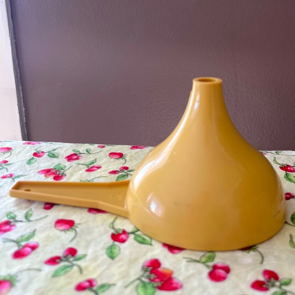 Tupperware | Kitchen | Tupperware Harvest Gold Funnel Vintage 2273 ...